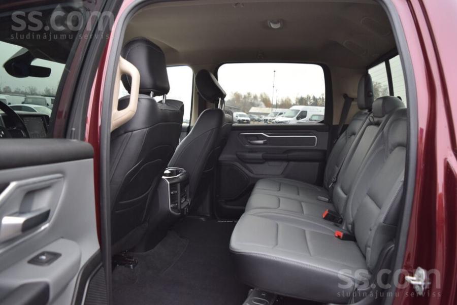 Red Dodge RAM 2020 in Riga, with an engine capacity of 3.00 L and mileage of 156 thousand km for 31900 €, photo 15 on AUTOMOTO.COM.LV