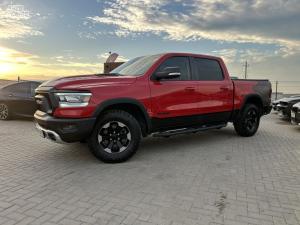 Red Dodge RAM 2020 in Kaunas, with an engine capacity of 5.70 L and mileage of 128 thousand km for 38000 €, photo 6 on AUTOMOTO.COM.LV