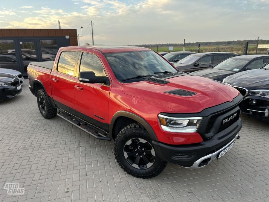 Red Dodge RAM 2020 in Kaunas, with an engine capacity of 5.70 L and mileage of 128 thousand km for 38000 €, photo 10 on AUTOMOTO.COM.LV
