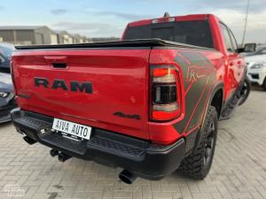 Red Dodge RAM 2020 in Kaunas, with an engine capacity of 5.70 L and mileage of 128 thousand km for 38000 €, photo 15 on AUTOMOTO.COM.LV
