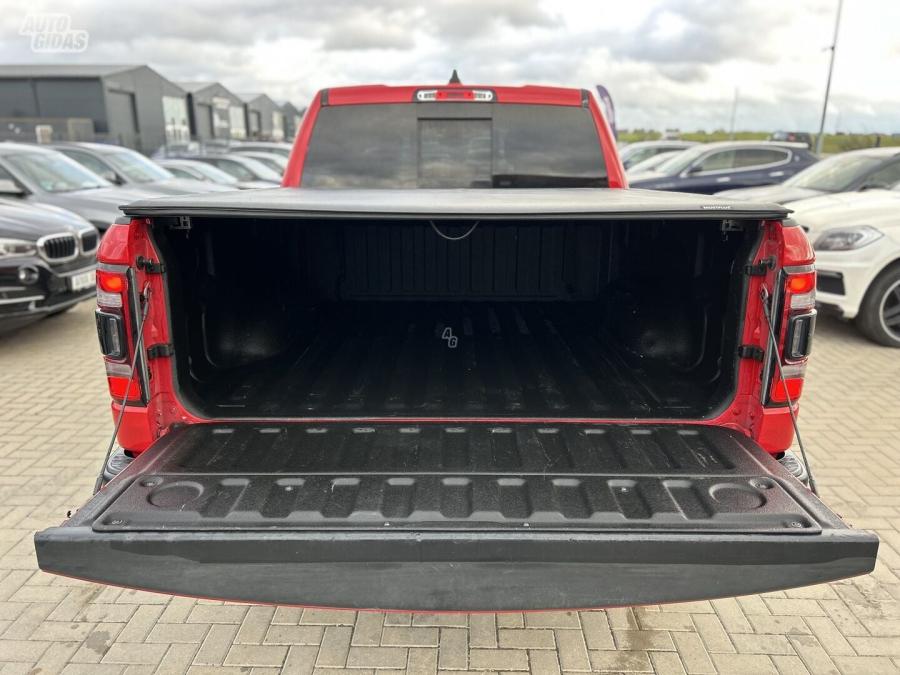 Red Dodge RAM 2020 in Kaunas, with an engine capacity of 5.70 L and mileage of 128 thousand km for 38000 €, photo 17 on AUTOMOTO.COM.LV