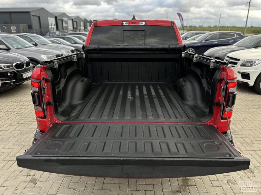 Red Dodge RAM 2020 in Kaunas, with an engine capacity of 5.70 L and mileage of 128 thousand km for 38000 €, photo 18 on AUTOMOTO.COM.LV