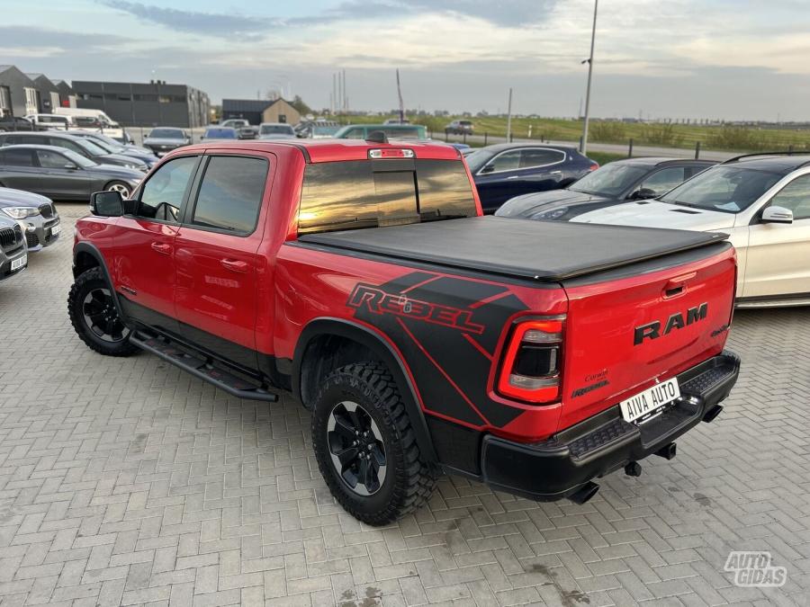 Red Dodge RAM 2020 in Kaunas, with an engine capacity of 5.70 L and mileage of 128 thousand km for 38000 €, photo 21 on AUTOMOTO.COM.LV