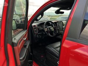 Red Dodge RAM 2020 in Kaunas, with an engine capacity of 5.70 L and mileage of 128 thousand km for 38000 €, photo 22 on AUTOMOTO.COM.LV