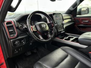 Red Dodge RAM 2020 in Kaunas, with an engine capacity of 5.70 L and mileage of 128 thousand km for 38000 €, photo 24 on AUTOMOTO.COM.LV