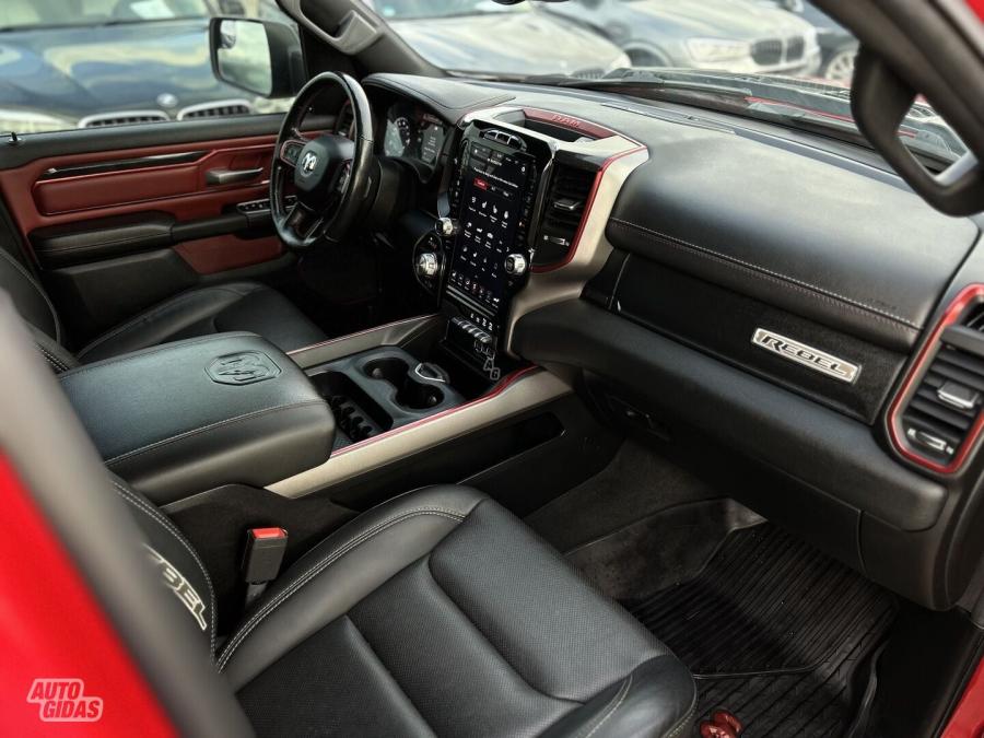 Red Dodge RAM 2020 in Kaunas, with an engine capacity of 5.70 L and mileage of 128 thousand km for 38000 €, photo 41 on AUTOMOTO.COM.LV