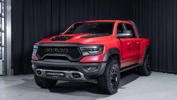 Sarkans Dodge RAM 2021 Viļņa, ar dzinēja tilpumu 6.17 L un nobraukumu 24 tūkst. km par 94500 €, foto 1 vietnē AUTOMOTO.COM.LV