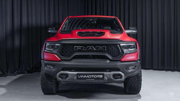 Sarkans Dodge RAM 2021 Viļņa, ar dzinēja tilpumu 6.17 L un nobraukumu 24 tūkst. km par 94500 €, foto 2 vietnē AUTOMOTO.COM.LV