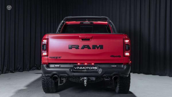 Sarkans Dodge RAM 2021 Viļņa, ar dzinēja tilpumu 6.17 L un nobraukumu 24 tūkst. km par 94500 €, foto 5 vietnē AUTOMOTO.COM.LV