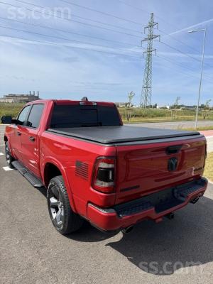 Sarkans Dodge RAM 2022 Liepāja, ar dzinēja tilpumu 5.70 L un nobraukumu 41 tūkst. km par 38000 €, foto 4 vietnē AUTOMOTO.COM.LV
