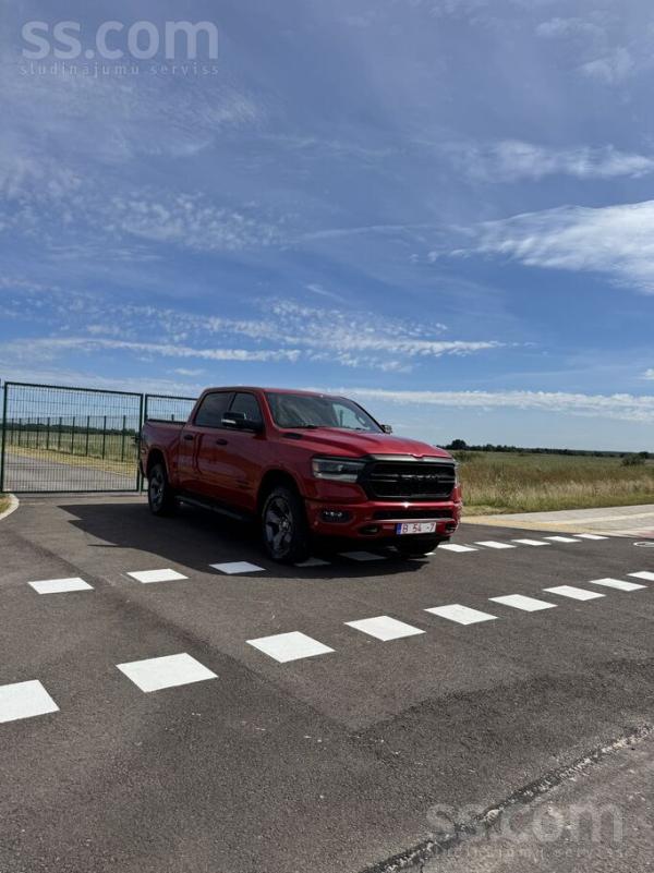 Sarkans Dodge RAM 2022 Liepāja, ar dzinēja tilpumu 5.70 L un nobraukumu 41 tūkst. km par 38000 €, foto 4 vietnē AUTOMOTO.COM.LV
