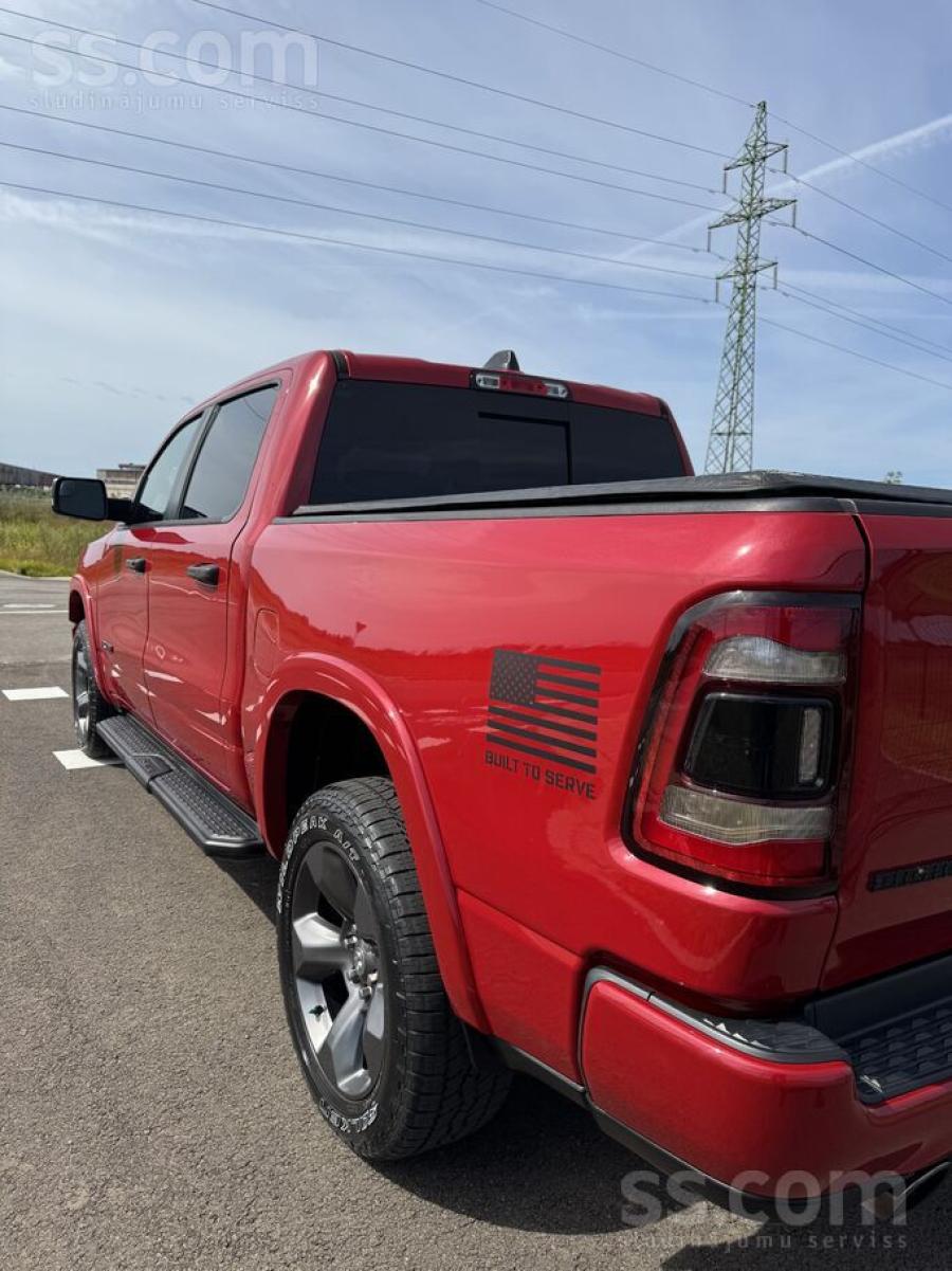Sarkans Dodge RAM 2022 Liepāja, ar dzinēja tilpumu 5.70 L un nobraukumu 41 tūkst. km par 38000 €, foto 7 vietnē AUTOMOTO.COM.LV