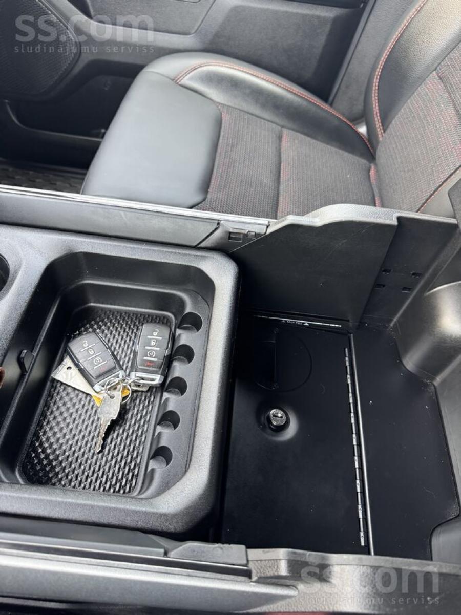 Sarkans Dodge RAM 2022 Liepāja, ar dzinēja tilpumu 5.70 L un nobraukumu 41 tūkst. km par 38000 €, foto 17 vietnē AUTOMOTO.COM.LV