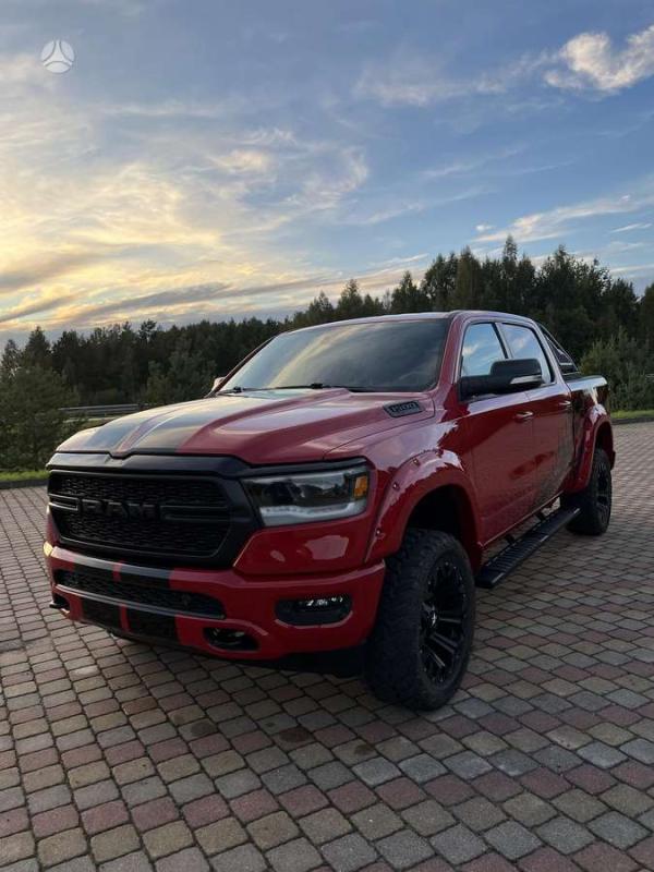 Sarkans Dodge RAM 2022 Plungė, ar dzinēja tilpumu 5.70 L un nobraukumu 73 tūkst. km par 41140 €, foto 4 vietnē AUTOMOTO.COM.LV