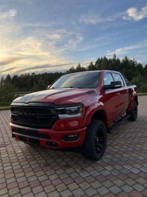 Sarkans Dodge RAM 2022 Plungė, ar dzinēja tilpumu 5.70 L un nobraukumu 73 tūkst. km par 41140 €, foto 4 vietnē AUTOMOTO.COM.LV