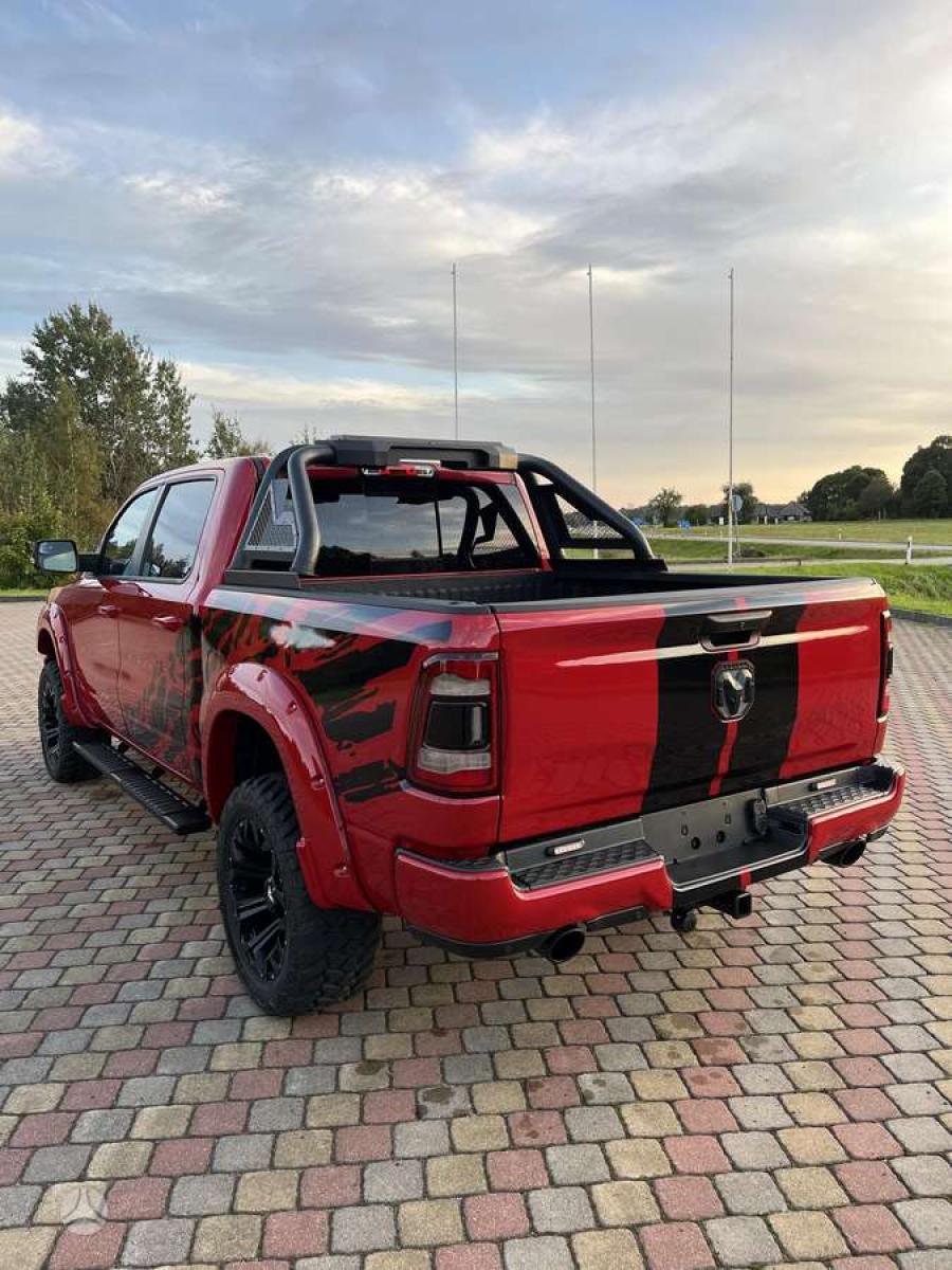 Sarkans Dodge RAM 2022 Plungė, ar dzinēja tilpumu 5.70 L un nobraukumu 73 tūkst. km par 41140 €, foto 7 vietnē AUTOMOTO.COM.LV