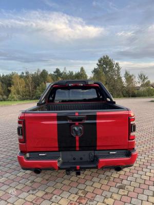 Sarkans Dodge RAM 2022 Plungė, ar dzinēja tilpumu 5.70 L un nobraukumu 73 tūkst. km par 41140 €, foto 8 vietnē AUTOMOTO.COM.LV