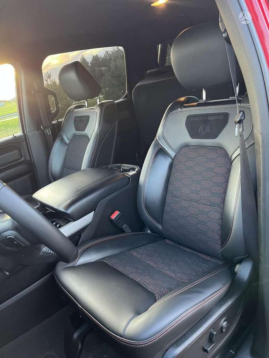 Sarkans Dodge RAM 2022 Plungė, ar dzinēja tilpumu 5.70 L un nobraukumu 73 tūkst. km par 41140 €, foto 15 vietnē AUTOMOTO.COM.LV