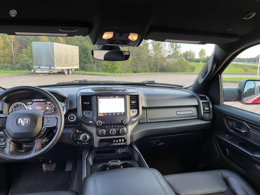 Sarkans Dodge RAM 2022 Plungė, ar dzinēja tilpumu 5.70 L un nobraukumu 73 tūkst. km par 41140 €, foto 16 vietnē AUTOMOTO.COM.LV