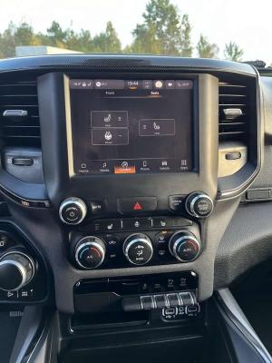Sarkans Dodge RAM 2022 Plungė, ar dzinēja tilpumu 5.70 L un nobraukumu 73 tūkst. km par 41140 €, foto 17 vietnē AUTOMOTO.COM.LV