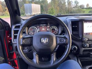Sarkans Dodge RAM 2022 Plungė, ar dzinēja tilpumu 5.70 L un nobraukumu 73 tūkst. km par 41140 €, foto 19 vietnē AUTOMOTO.COM.LV