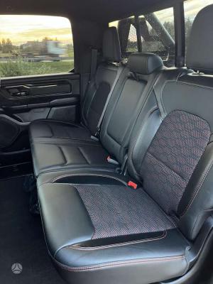 Sarkans Dodge RAM 2022 Plungė, ar dzinēja tilpumu 5.70 L un nobraukumu 73 tūkst. km par 41140 €, foto 20 vietnē AUTOMOTO.COM.LV