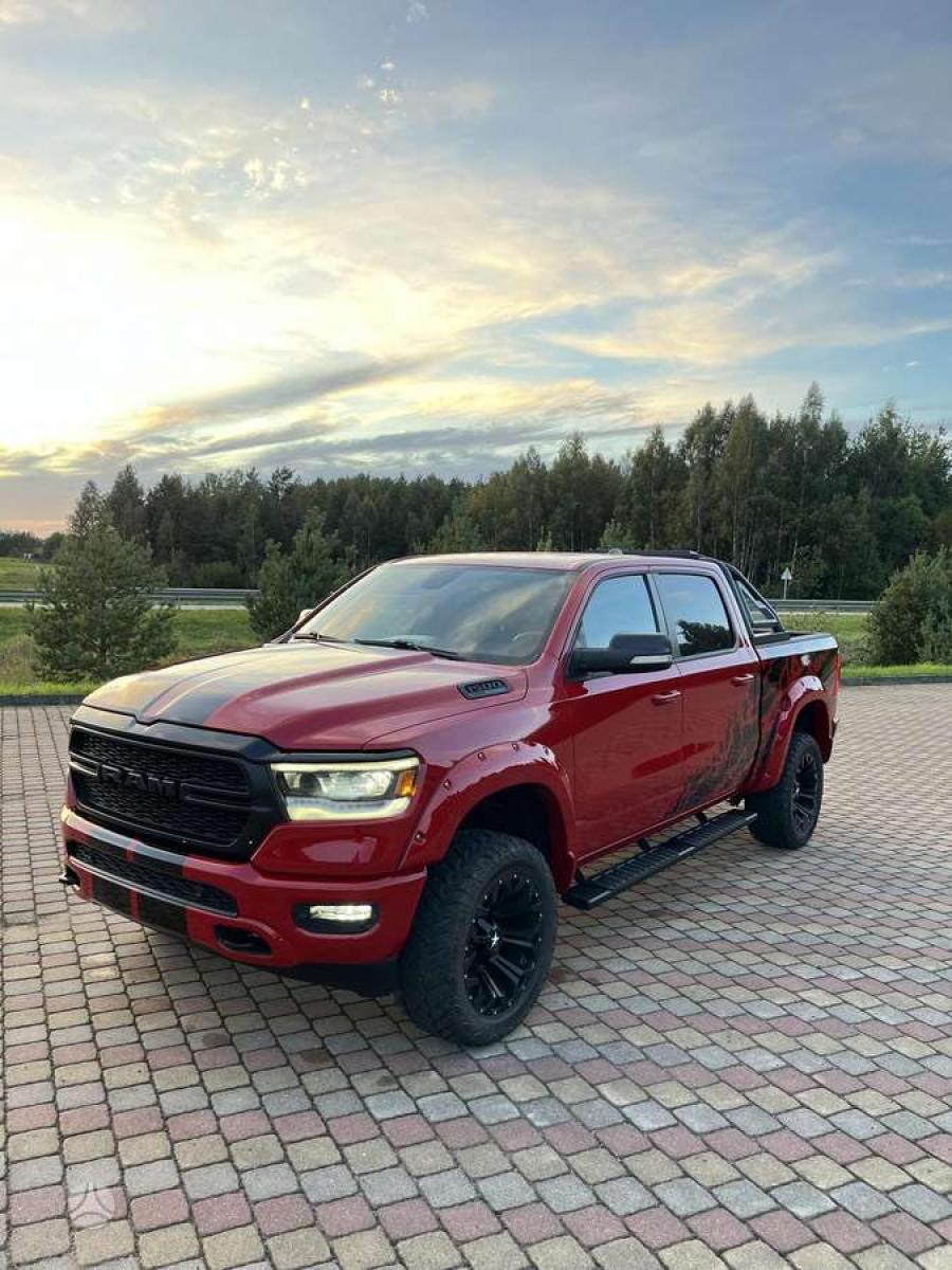 Sarkans Dodge RAM 2022 Plungė, ar dzinēja tilpumu 5.70 L un nobraukumu 73 tūkst. km par 41140 €, foto 21 vietnē AUTOMOTO.COM.LV