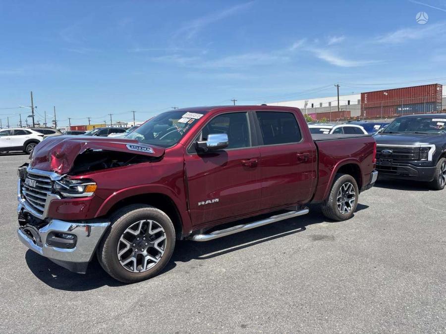Sarkans Dodge RAM 2025 Ukmergė, ar dzinēja tilpumu 3.00 L un nobraukumu 17 tūkst. km par 29999 €, foto 5 vietnē AUTOMOTO.COM.LV