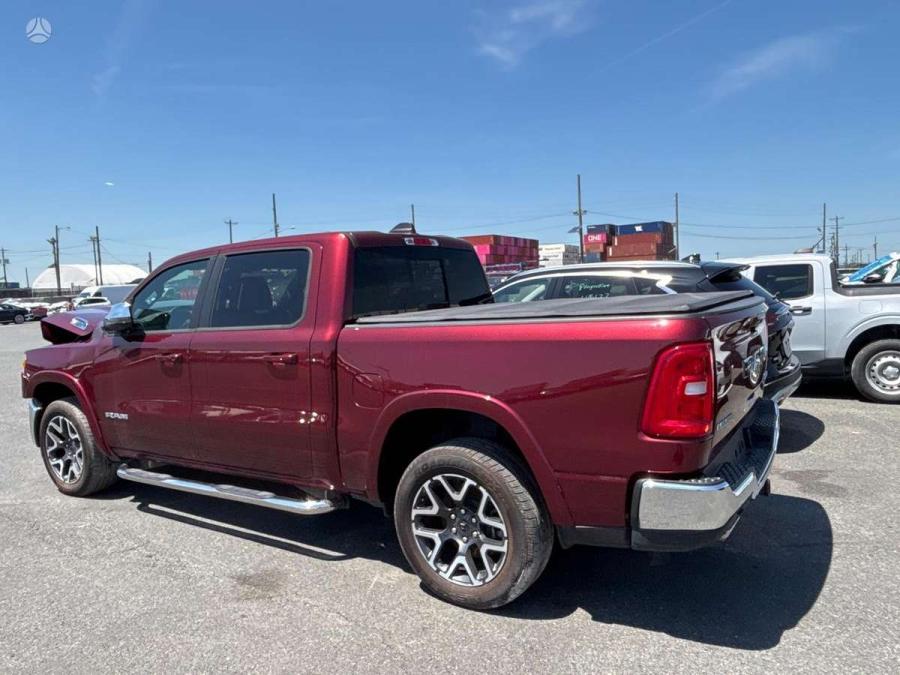 Sarkans Dodge RAM 2025 Ukmergė, ar dzinēja tilpumu 3.00 L un nobraukumu 17 tūkst. km par 29999 €, foto 7 vietnē AUTOMOTO.COM.LV