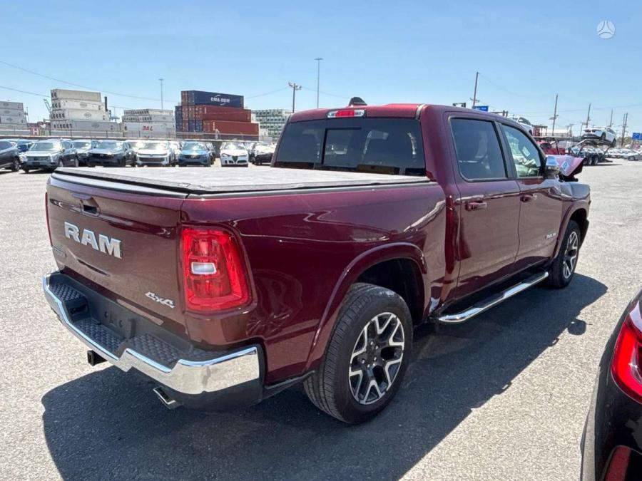 Sarkans Dodge RAM 2025 Ukmergė, ar dzinēja tilpumu 3.00 L un nobraukumu 17 tūkst. km par 29999 €, foto 9 vietnē AUTOMOTO.COM.LV
