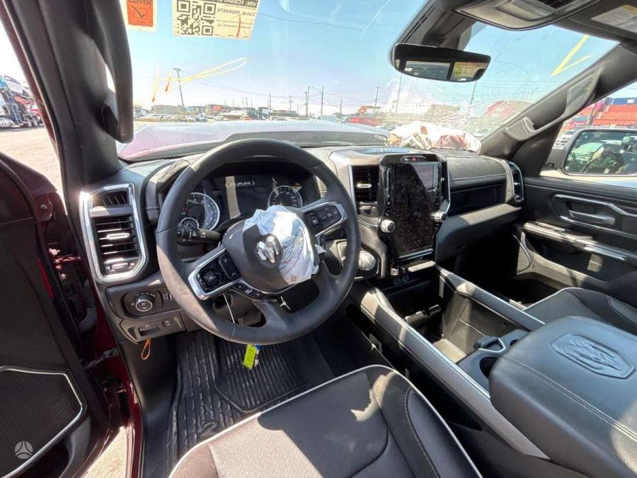Sarkans Dodge RAM 2025 Ukmergė, ar dzinēja tilpumu 3.00 L un nobraukumu 17 tūkst. km par 29999 €, foto 24 vietnē AUTOMOTO.COM.LV