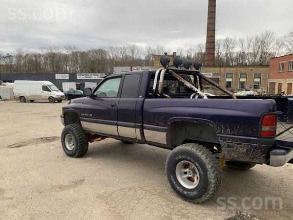 Фиолетовый Додж РАМ 1999 в Бауска, объемом двигателя 5.90 л и пробегом 160 тыс. км за 4500 €, фото 2 на AUTOMOTO.COM.LV
