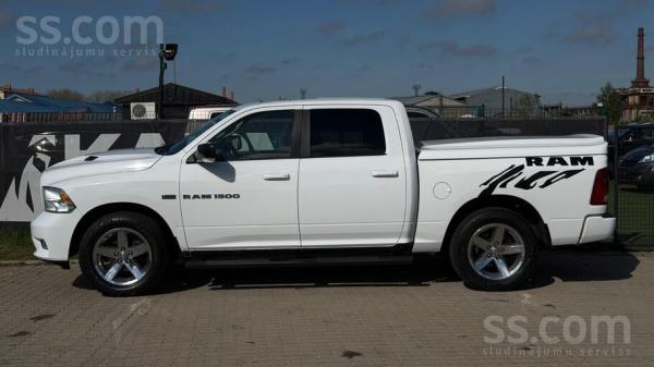 White Dodge RAM 2011 in Liepaja, with an engine capacity of 5.70 L and mileage of 285 thousand km for 17500 €, photo 2 on AUTOMOTO.COM.LV