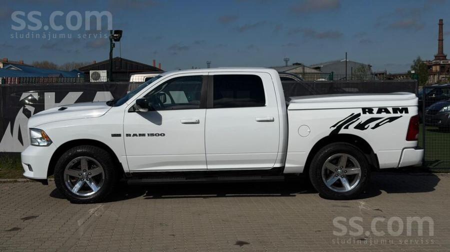White Dodge RAM 2011 in Liepaja, with an engine capacity of 5.70 L and mileage of 285 thousand km for 17500 €, photo 3 on AUTOMOTO.COM.LV