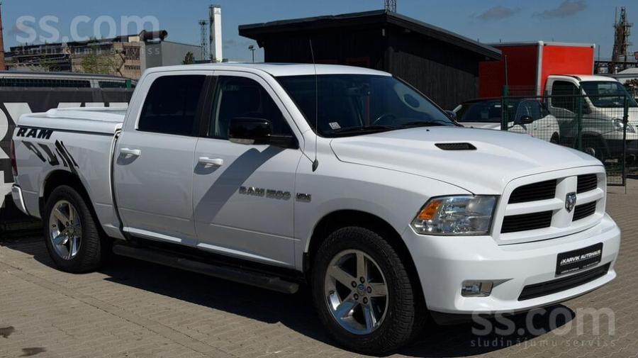 White Dodge RAM 2011 in Liepaja, with an engine capacity of 5.70 L and mileage of 285 thousand km for 17500 €, photo 10 on AUTOMOTO.COM.LV