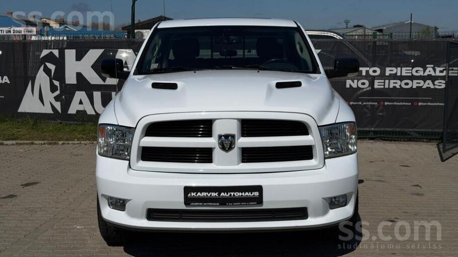 White Dodge RAM 2011 in Liepaja, with an engine capacity of 5.70 L and mileage of 285 thousand km for 17500 €, photo 12 on AUTOMOTO.COM.LV