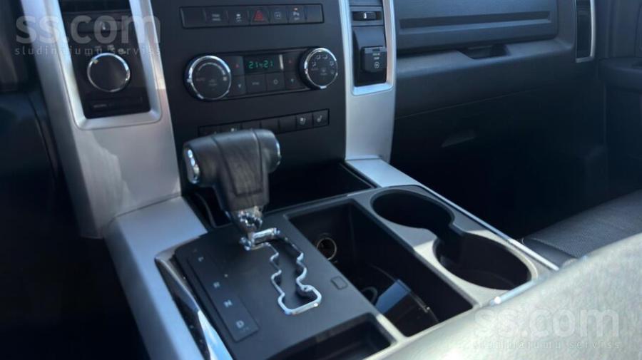 White Dodge RAM 2011 in Liepaja, with an engine capacity of 5.70 L and mileage of 285 thousand km for 17500 €, photo 19 on AUTOMOTO.COM.LV