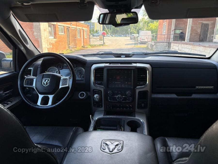 White Dodge RAM 2016 in Tallinn, with an engine capacity of 5.70 L and mileage of 300 thousand km for 15000 €, photo 8 on AUTOMOTO.COM.LV