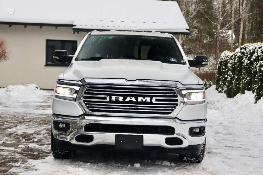 White Dodge RAM 2019 in Vilnius, with an engine capacity of 5.70 L and mileage of 87 thousand km for 34800 €, photo 1 on AUTOMOTO.COM.LV