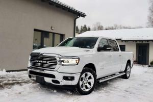 White Dodge RAM 2019 in Vilnius, with an engine capacity of 5.70 L and mileage of 87 thousand km for 34800 €, photo 3 on AUTOMOTO.COM.LV