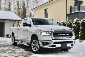 White Dodge RAM 2019 in Vilnius, with an engine capacity of 5.70 L and mileage of 87 thousand km for 34800 €, photo 4 on AUTOMOTO.COM.LV