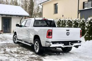 White Dodge RAM 2019 in Vilnius, with an engine capacity of 5.70 L and mileage of 87 thousand km for 34800 €, photo 6 on AUTOMOTO.COM.LV