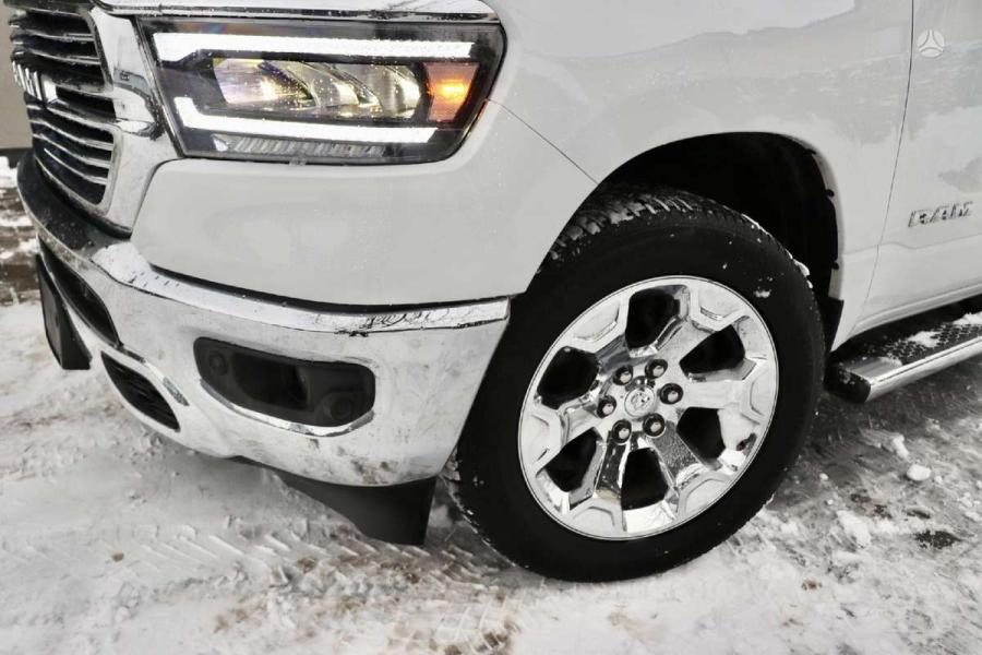 White Dodge RAM 2019 in Vilnius, with an engine capacity of 5.70 L and mileage of 87 thousand km for 34800 €, photo 22 on AUTOMOTO.COM.LV