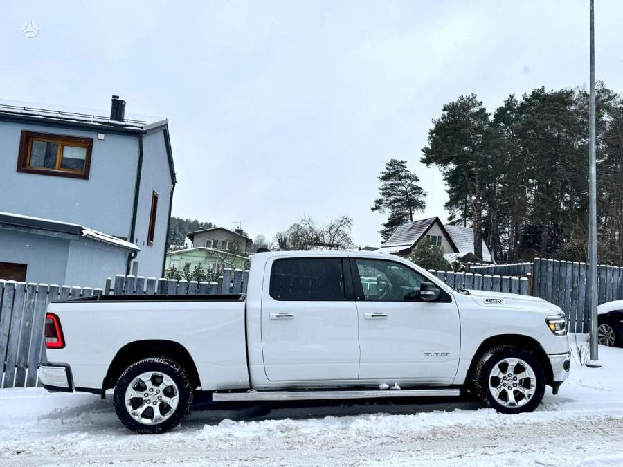 White Dodge RAM 2019 in Vilnius, with an engine capacity of 5.70 L and mileage of 87 thousand km for 34800 €, photo 25 on AUTOMOTO.COM.LV