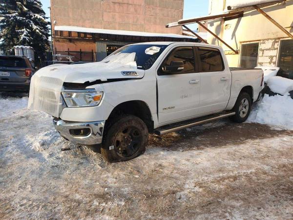 White Dodge RAM 2021 in Vilnius, with an engine capacity of 5.70 L and mileage of 220 thousand km for 11500 €, photo 2 on AUTOMOTO.COM.LV