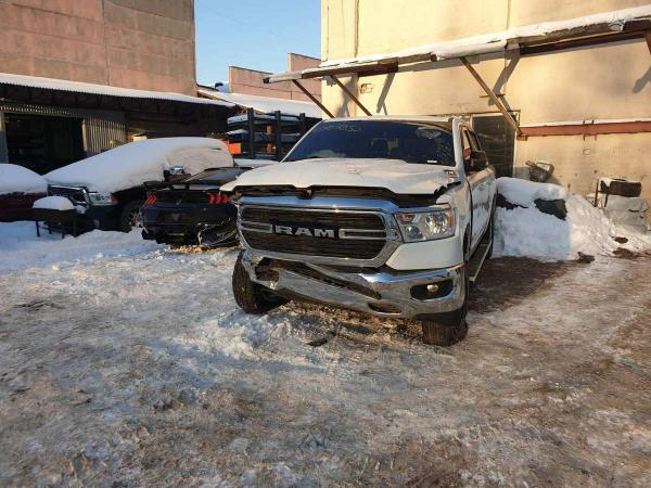 White Dodge RAM 2021 in Vilnius, with an engine capacity of 5.70 L and mileage of 220 thousand km for 11500 €, photo 3 on AUTOMOTO.COM.LV
