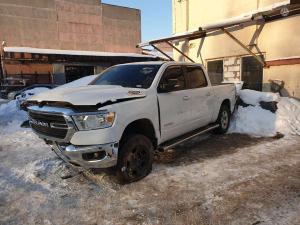 White Dodge RAM 2021 in Vilnius, with an engine capacity of 5.70 L and mileage of 220 thousand km for 11500 €, photo 8 on AUTOMOTO.COM.LV