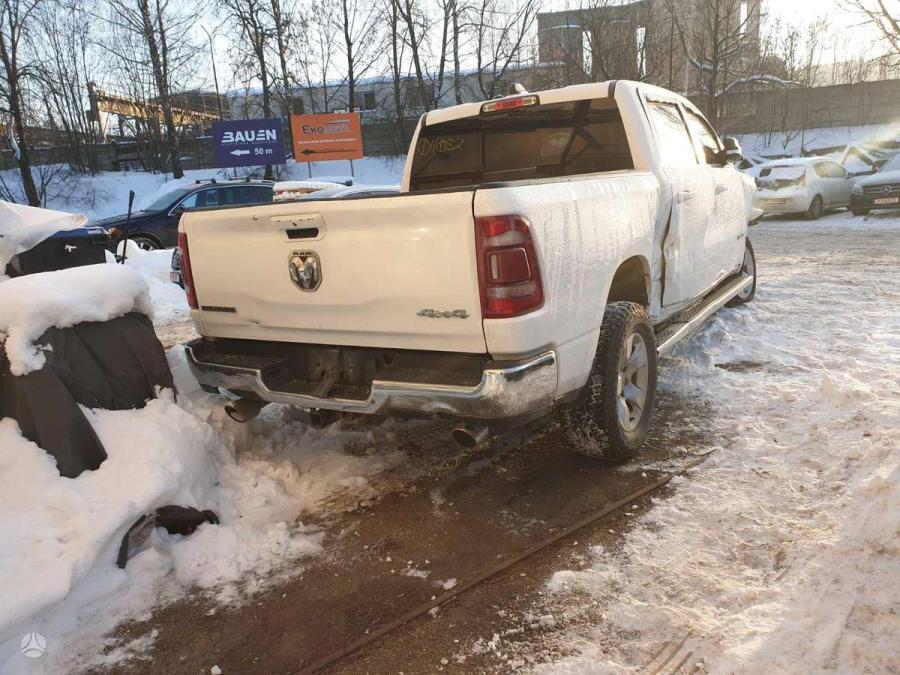 White Dodge RAM 2021 in Vilnius, with an engine capacity of 5.70 L and mileage of 220 thousand km for 11500 €, photo 12 on AUTOMOTO.COM.LV