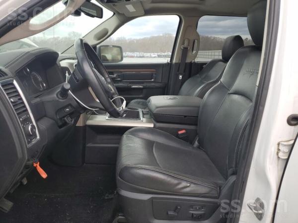 White Dodge RAM 2014 in Riga, with an engine capacity of 3.00 L and mileage of 144 thousand km for 9900 €, photo 8 on AUTOMOTO.COM.LV