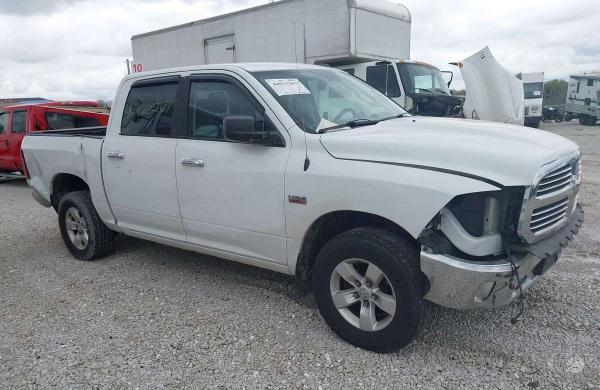 White Dodge RAM 2015 in Vilnius, with an engine capacity of 5.65 L and mileage of 341 thousand km for 7700 €, photo 1 on AUTOMOTO.COM.LV